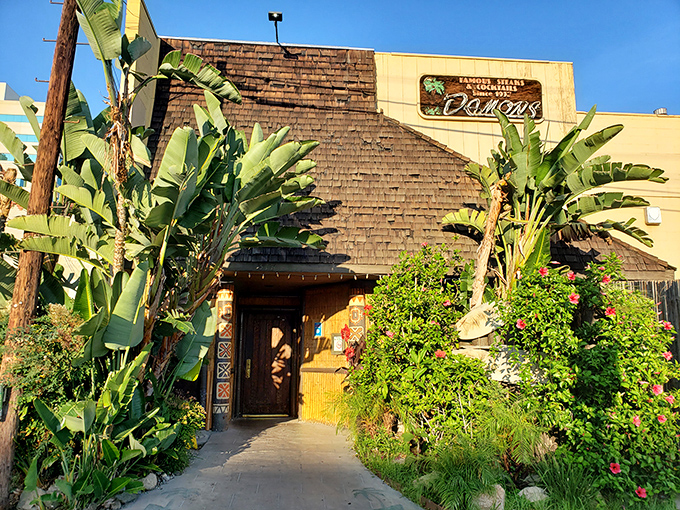 Palm trees and lush plants surround Damon's entrance &ndash; a steakhouse oasis in the urban desert.