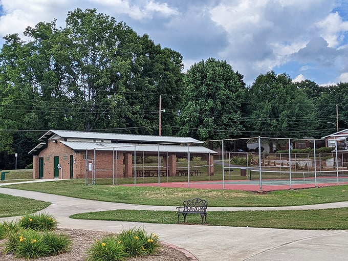 This recreational area proves that Hickory takes family fun seriously, with amenities that would impress any kid. 