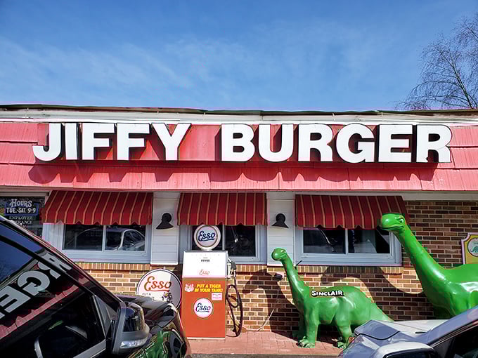 Jiffy Burger: The vintage gas pump out front is just the first clue that you've discovered a true Tennessee time capsule of flavor.