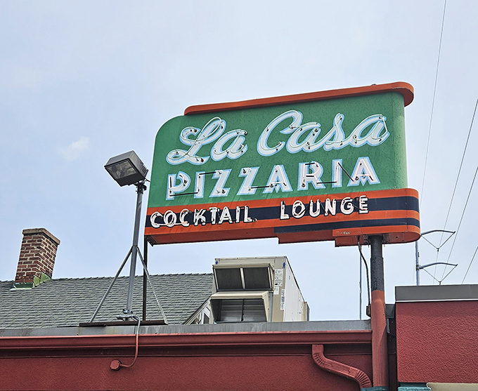 That retro La Casa sign has witnessed generations of pizza lovers making memories one slice at a time. 