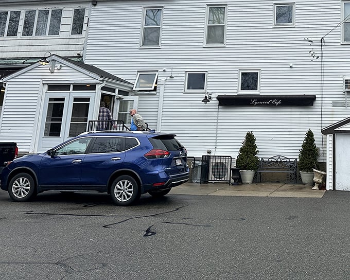 White clapboard siding and a simple bench outside &ndash; Lynwood is the unassuming pizza joint that pizza connoisseurs whisper about.