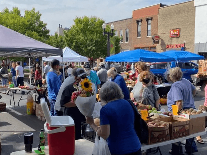 Fresh flowers, friendly faces, and farm-to-table goodness - Murfreesboro's Saturday Market is small-town America at its finest.