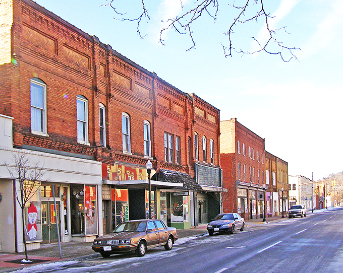 These vintage storefronts in Pulaski house local businesses where shopkeepers still know customers by name. Small-town living at its finest!