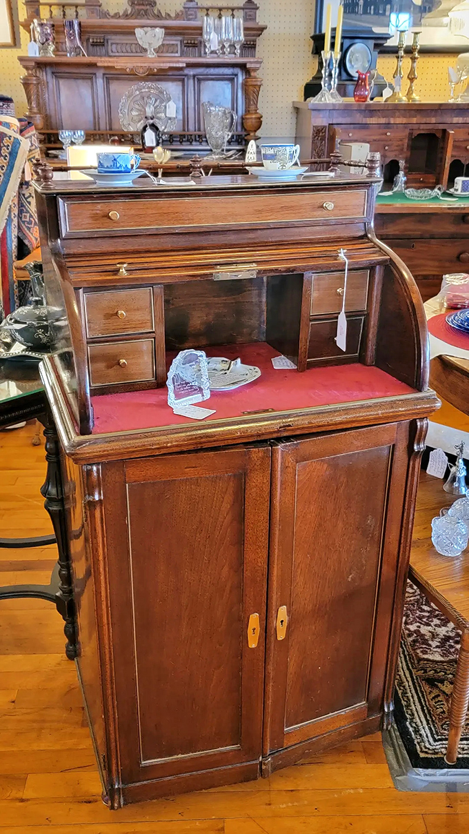 This roll-top desk has probably seen more secrets and stories than a small-town librarian – and it's ready to keep yours too.