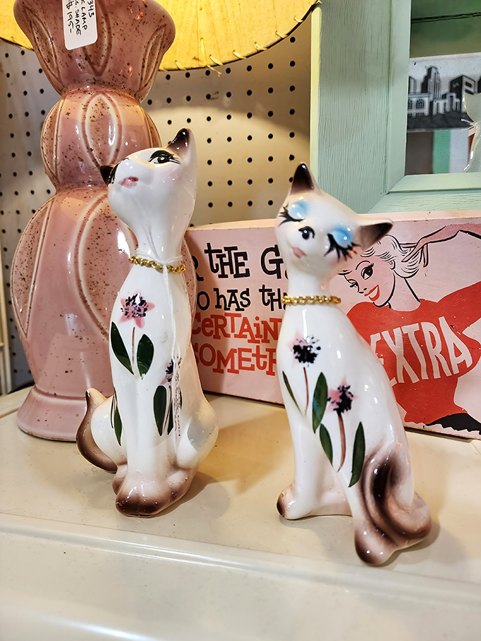 Feline figurines with attitude to spare! These vintage cats have seen it all and somehow maintained their impeccable eyeliner through decades of changing trends. 