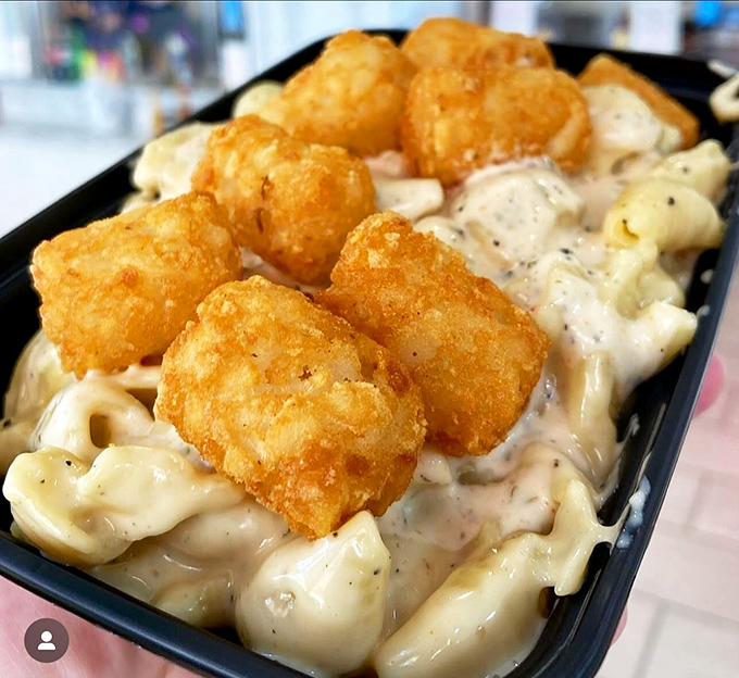 Cheese pull so magnificent it deserves its own slow-motion montage, complete with dramatic soundtrack.