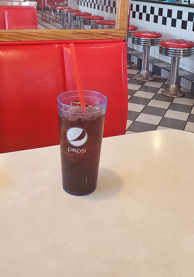 Even a simple Pepsi becomes part of the experience at Cruisers. That tall, ice-cold glass against the backdrop of vintage red vinyl feels cinematically perfect.