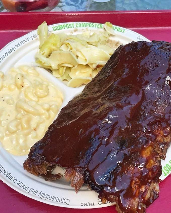 Fall-off-the-bone ribs with mac and cheese that would make your grandmother both jealous and proud. Comfort food that hugs you from the inside.