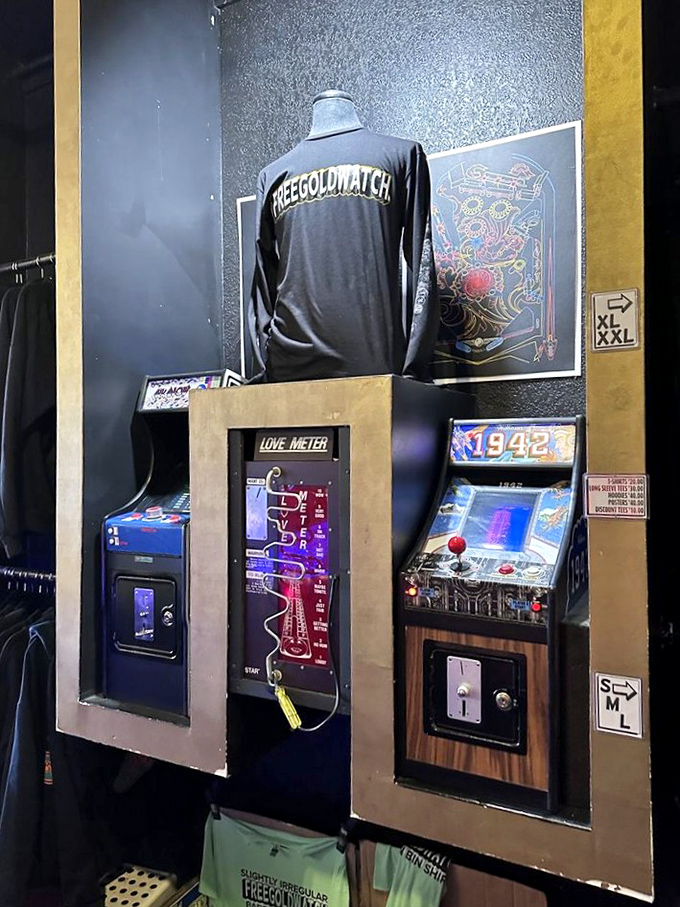 A love meter and classic arcade cabinets share space with screen-printed merchandise. Romance and gaming&mdash;a perfect San Francisco evening.