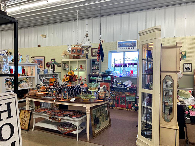 Every booth tells a story&mdash;this one speaks of Sunday dinners, holiday gatherings, and that gravy boat Grandma would never part with.