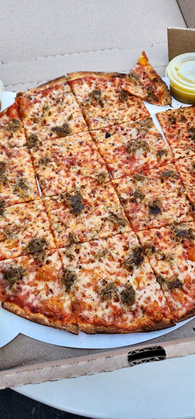 The New Haven Red in all its glory. Who needs cheese when tomato sauce this good exists? Heresy never tasted so divine.