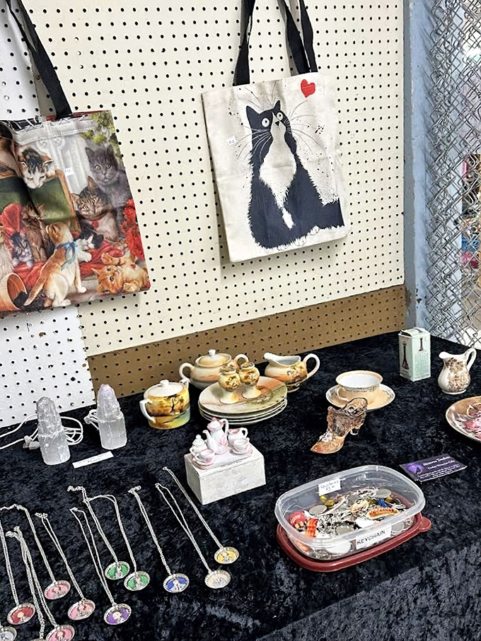 Cat lovers and tea enthusiasts unite! These delicate teacups and whimsical tote bags prove that flea markets understand our personalities better than algorithms.