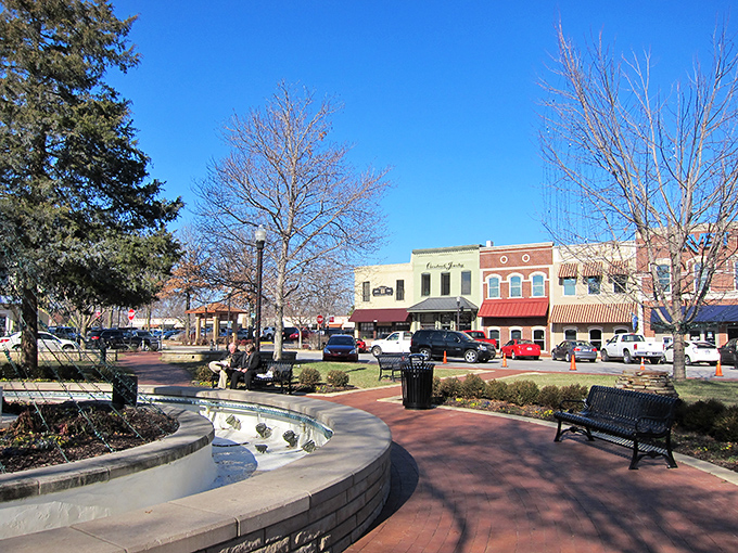 Bentonville's town square combines historic charm with modern amenities. Where small-town living meets world-class culture without the big-city price tag!