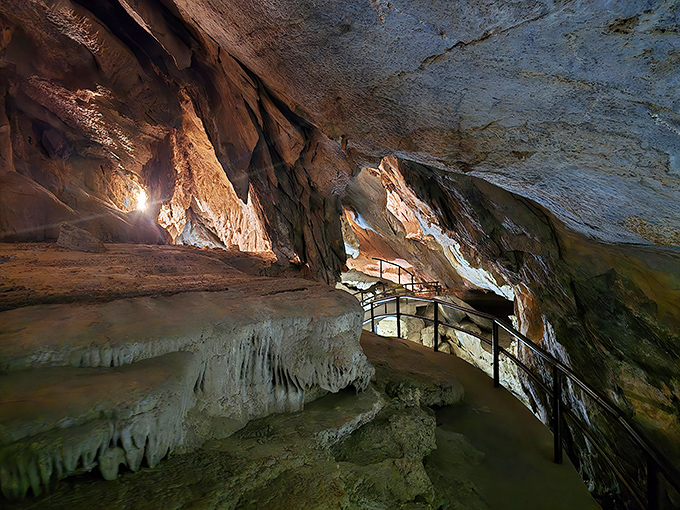 Boyden Cavern's dramatic lighting highlights millions of years of patient artistry. Nature's architecture puts human efforts to shame.