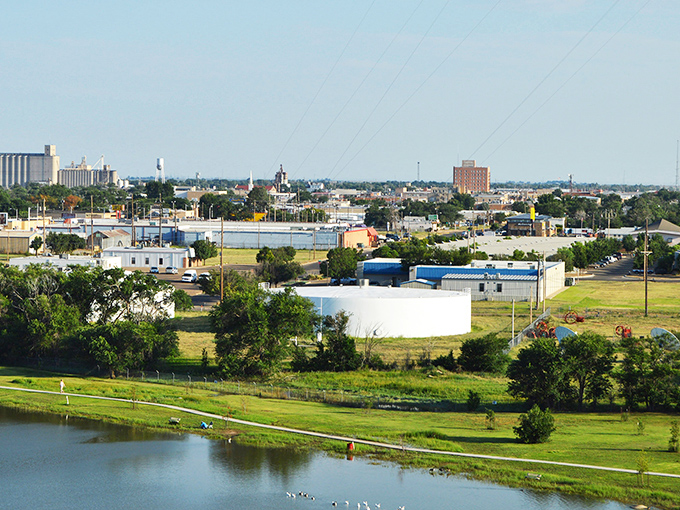 Clovis' main drag has that timeless quality that never goes out of style. Norman Rockwell would feel right at home here.