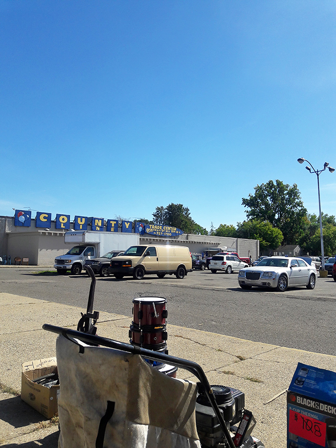 County Line Trade Center: Those block letters spell opportunity for the patient treasure hunter. Weekend-only shopping creates urgency!