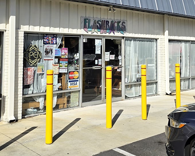 Flashbacks isn't just a name &ndash; it's the feeling you'll get when you find that perfect vintage concert tee.