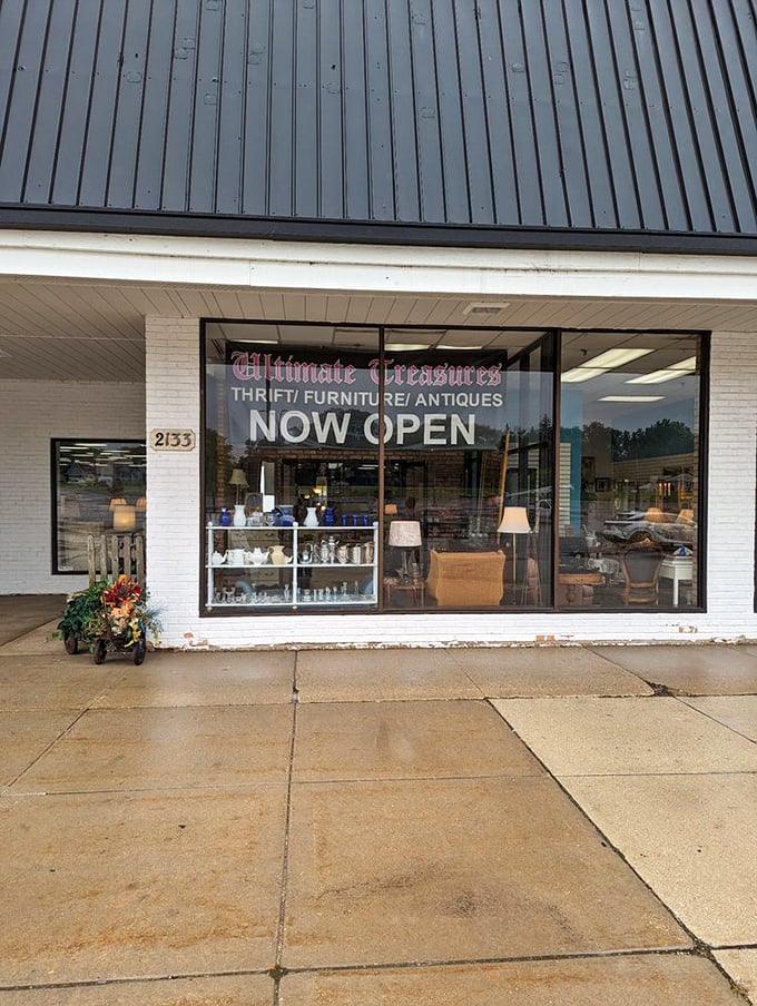 "Ultimate Treasures" indeed! This unassuming storefront in Downers Grove houses a carefully curated collection of thrift and antique finds.