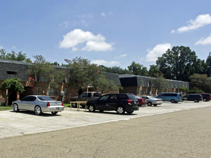 Baker's modern apartment complex offers affordable living with contemporary comforts. Retirement doesn't have to mean settling for less!