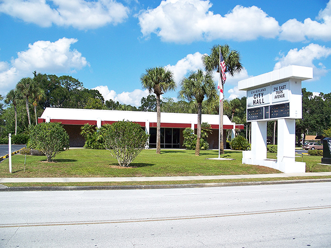 Chiefland's city hall welcomes residents with palm trees and Florida sunshine. Government buildings should always be this inviting.