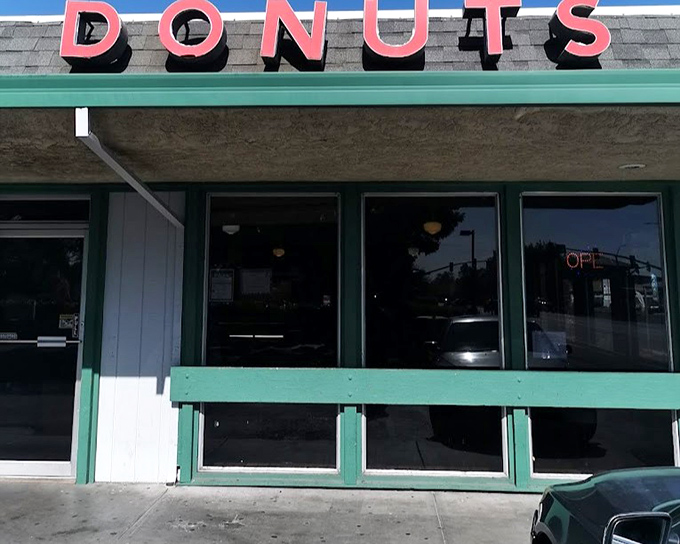 Simple, straightforward, and open late. The Donut Nook knows what night owls need.