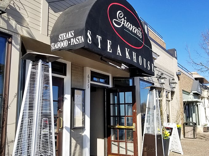The elegant entrance to Gianni's promises sophisticated dining without stuffiness. That black awning might as well say "Amazing Steaks Inside."