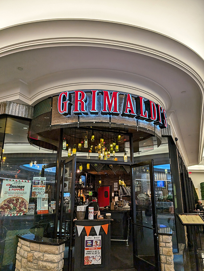 The warm glow of Grimaldi's invites you into a world where coal-fired perfection is the only standard. 