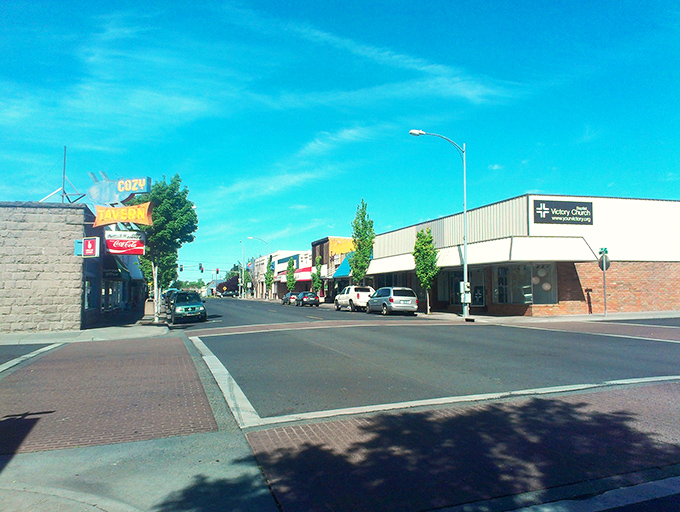 The wide-open streets of Hermiston remind you that not all of Oregon is covered in trees or traffic lights.