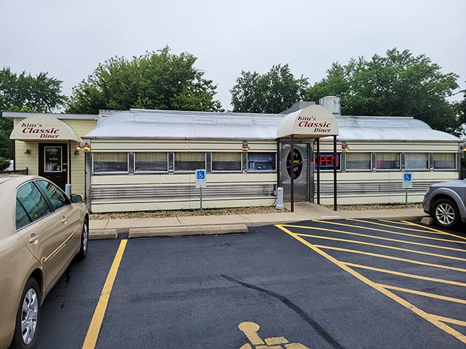 This gleaming diner car isn't going anywhere&mdash;except maybe back in time to when meals were simple and simply delicious.