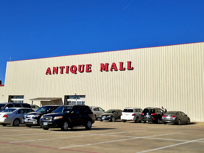 LoneStar Antiques knows that serious antiquing requires serious refreshment&mdash;hence the brilliant tea room addition. 