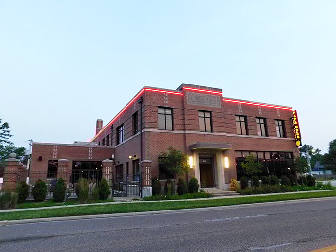 As evening falls, Papa Del's warm glow beckons with a promise: the wait for deep dish will be worth it.