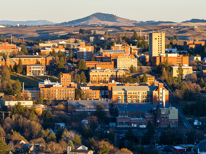 Golden wheat fields surround Pullman, creating a landscape as rich in natural beauty as it is gentle on your wallet.