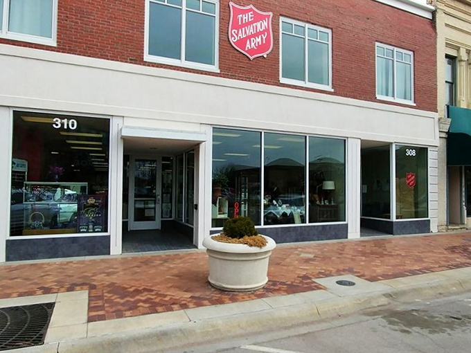 A closer view of the Salvation Army's welcoming entrance. Those large windows offer tempting glimpses of the treasures within.