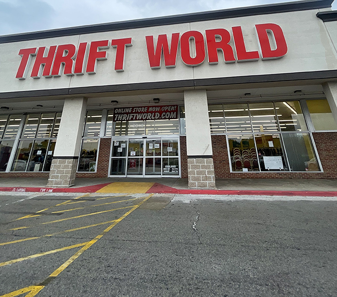 The entrance to Thrift World promises an adventure in affordable shopping. Treasures await behind those glass doors!