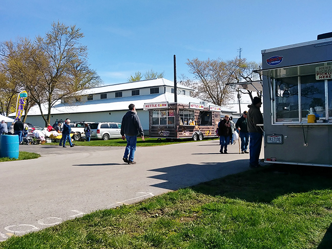 Food trucks and friendly faces make this outdoor market feel more like a community gathering than a shopping trip.