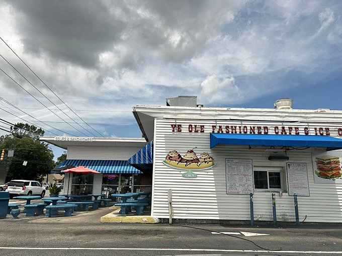 Ye Ole Fashioned's charming retro exterior brings a "Happy Days" vibe to your sandwich adventure&mdash;where Richie Cunningham would definitely be a regular.