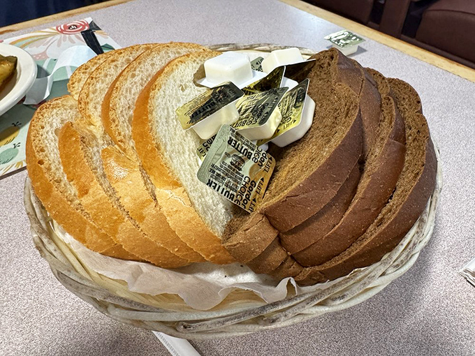 The bread basket: where white and pumpernickel live in perfect harmony, waiting to soak up every last drop of that famous hot sauce.