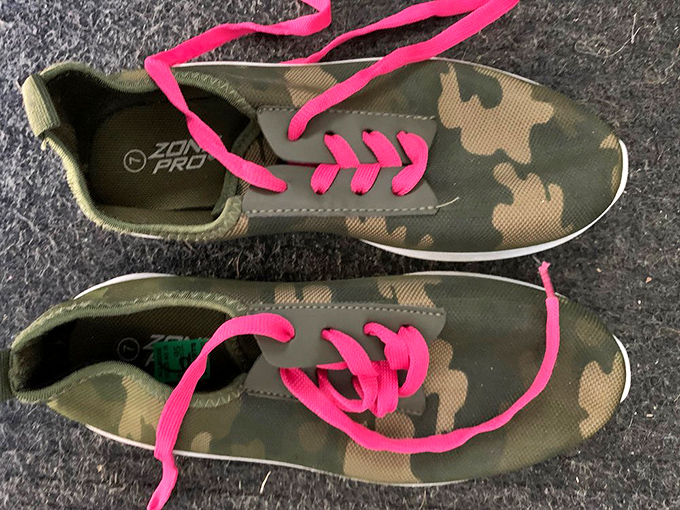 Camouflage sneakers with hot pink laces: for when you want to blend in and stand out simultaneously. Military chic meets Miami Vice.