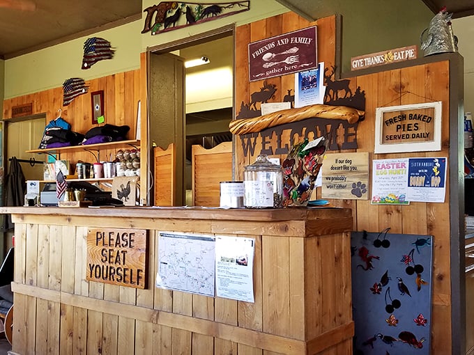 "Please Seat Yourself" says the sign at this welcoming counter. Small-town hospitality isn't manufactured here&mdash;it's the real deal.
