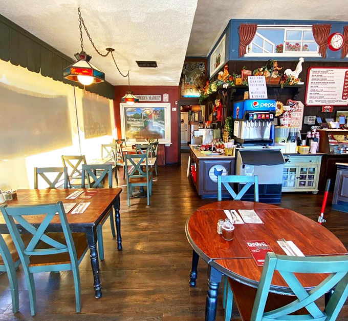 The dining room feels like your favorite aunt's kitchen &ndash; if your aunt could fry chicken better than anyone in California.