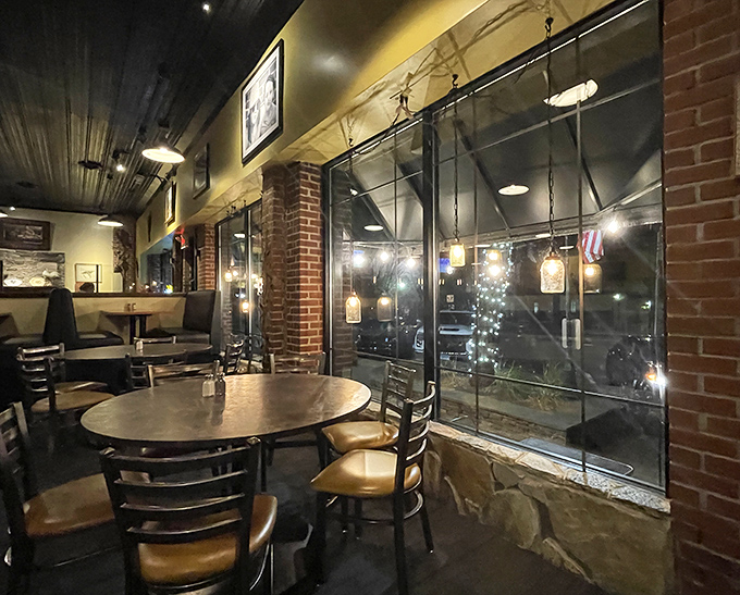 Evening ambiance at its finest. Those large windows transform from daytime light-catchers to nighttime frames for twinkling stars.