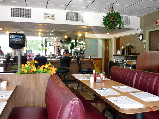 No Edison bulbs or reclaimed wood here – just honest lighting, comfortable seating, and the reassuring hum of a diner that knows exactly what it is.