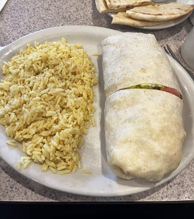 A proper wrap should be tight enough to hold its contents but generous enough to require two hands. This one, with its golden rice sidekick, passes the test beautitully.