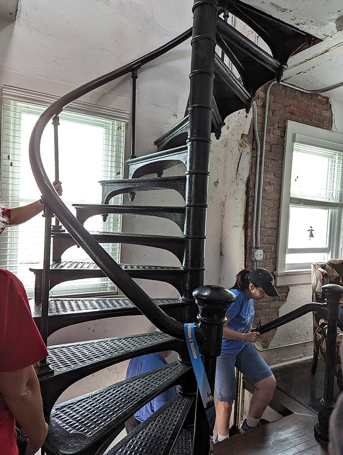 Inside, a spiral staircase winds like a nautical DNA strand, connecting generations of lighthouse keepers to their lofty responsibilities above.