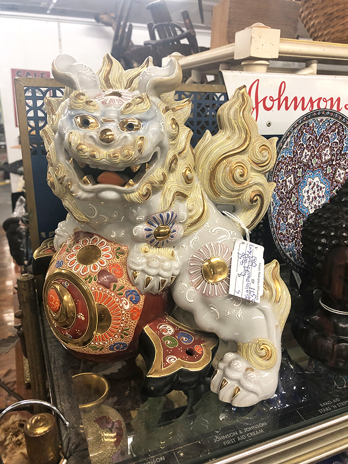 This ornate Kutani lion guards treasures with the determination of a mall security guard who takes his job way too seriously.