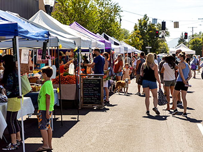 The Klamath Falls Farmers Market buzzes with energy as locals and visitors alike hunt for the freshest produce and handcrafted treasures.