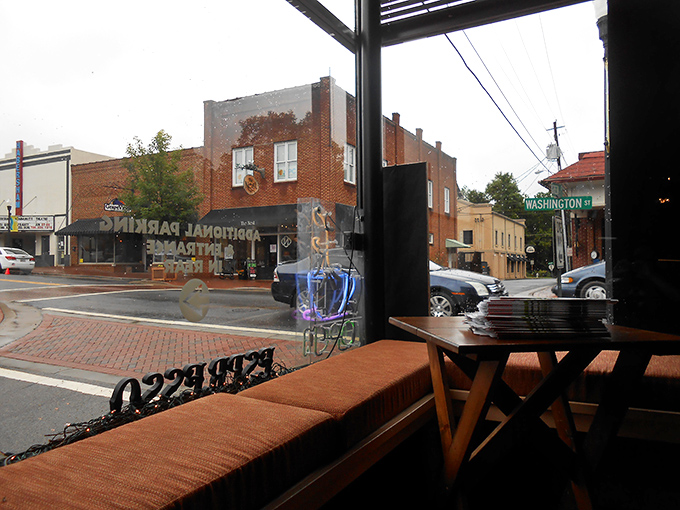 A window seat at a Washington Street caf&eacute; offers prime people-watching with a side of small-town charm and brick-lined sidewalks.