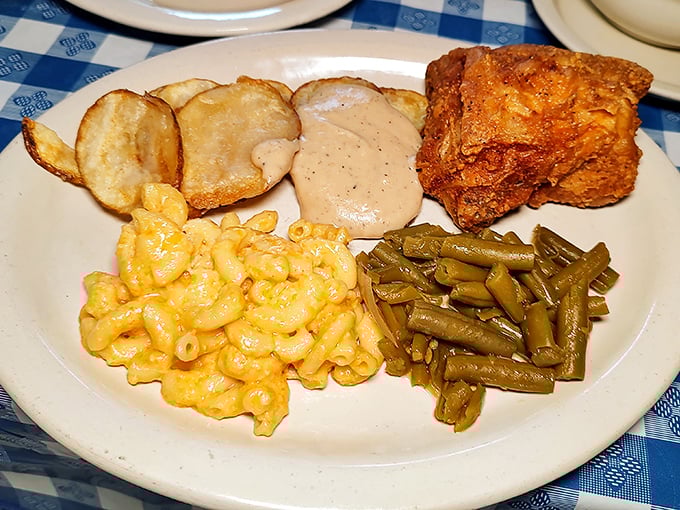 A plate that screams "America!" louder than a bald eagle riding a motorcycle while eating apple pie.