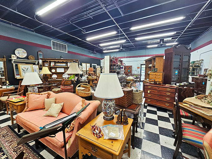 A living room tableau that could be straight from a mid-century design magazine. That peachy sofa has stories to tell about cocktail parties past.