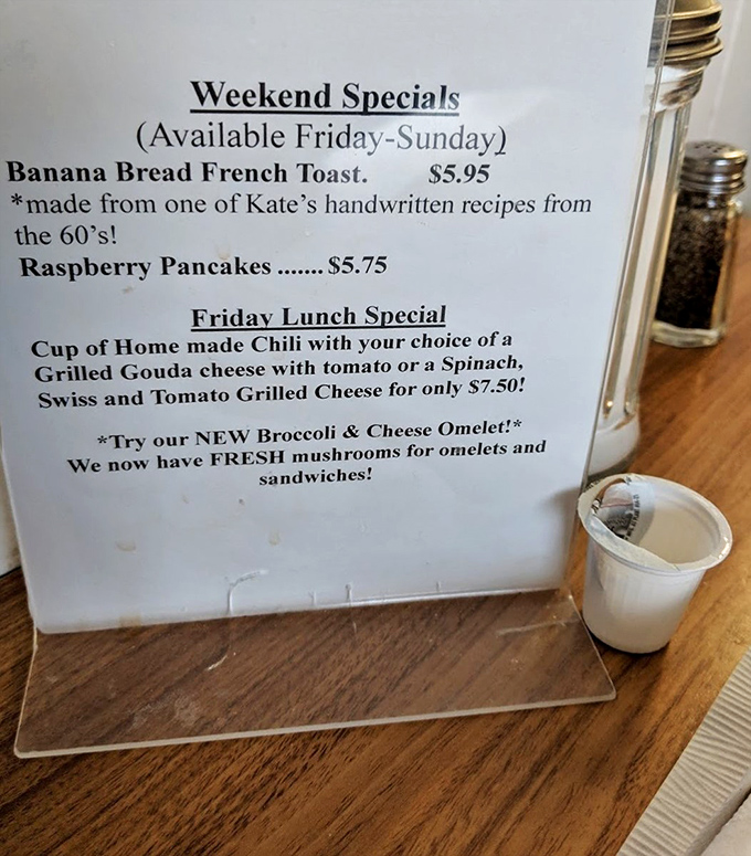 Weekend specials that read like poetry to hungry souls. Banana bread French toast from a handwritten 60s recipe? That's time travel you can taste.